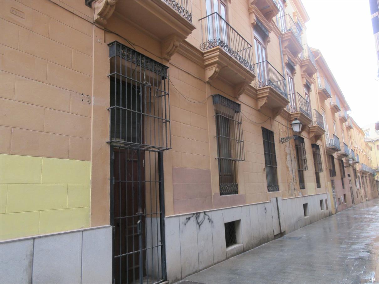Fachada a la calle Landerer