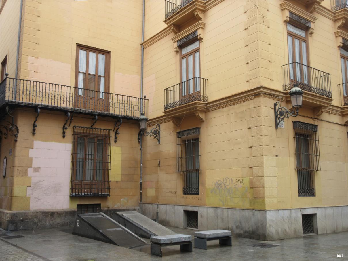 Fachada a la plaza del conde de Buñol